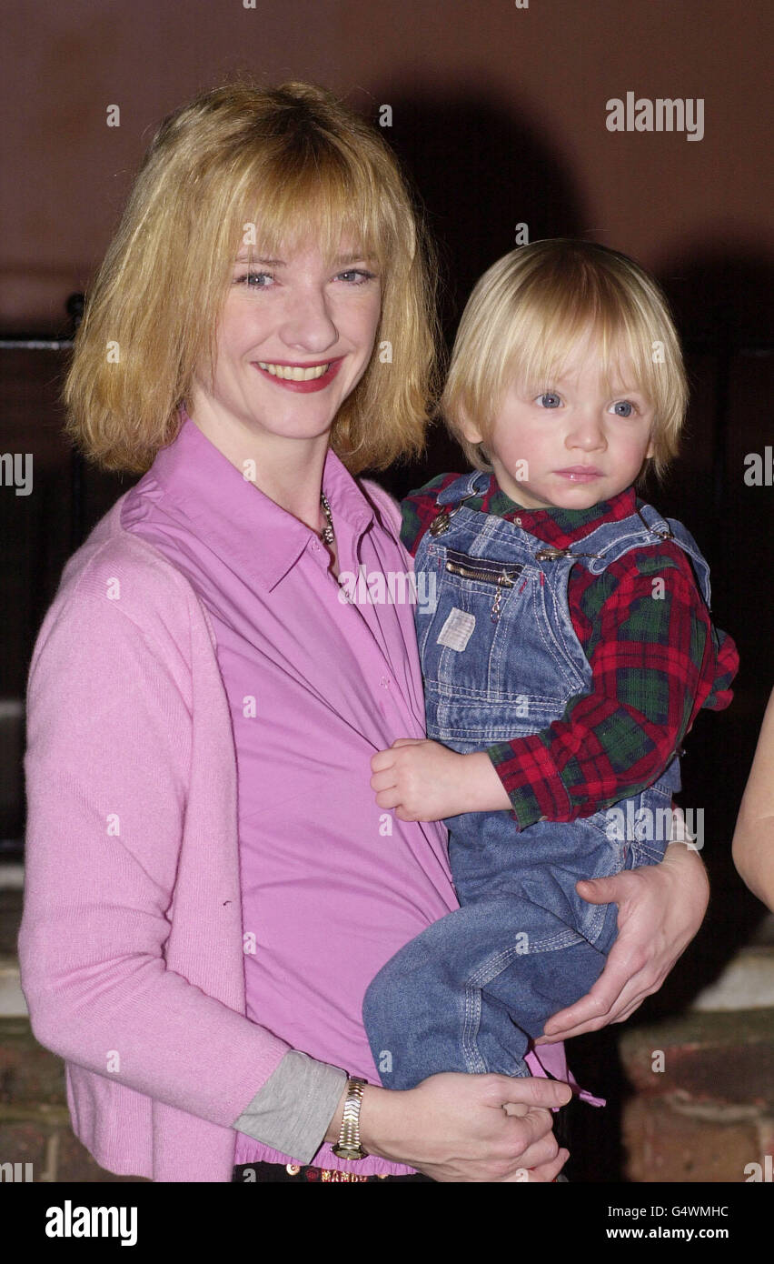 Actress jane horrocks with her two year old son dylan hi-res stock ...
