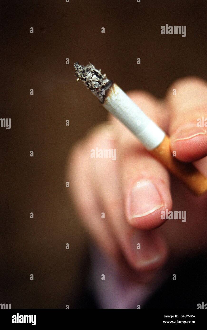 A lit cigarette Stock Photo - Alamy