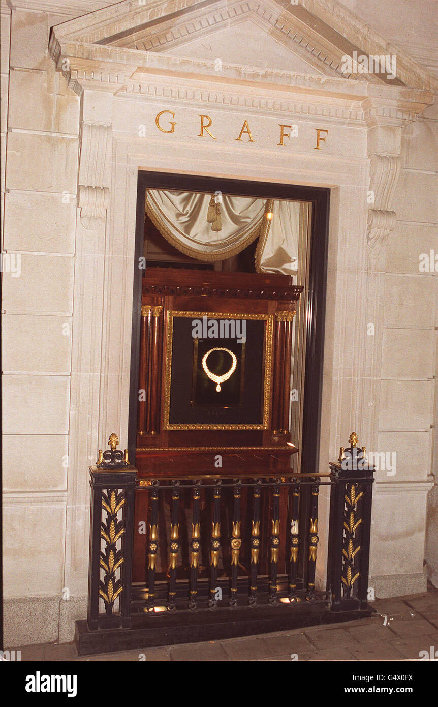 Boxer mike tyson bought emerald cut diamond bracelet diamond watch hi ...