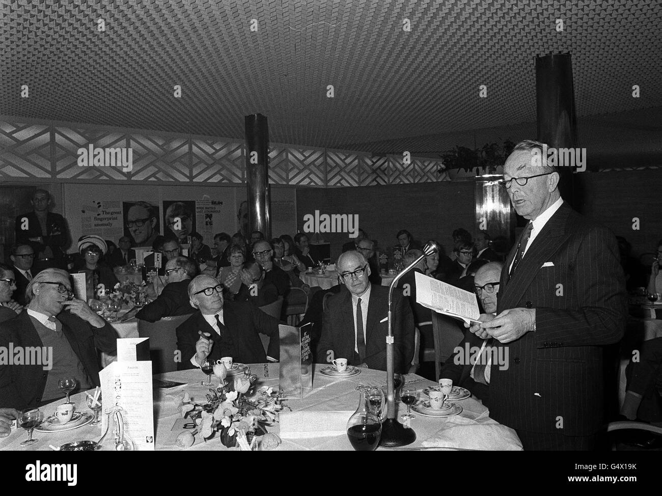 Lord shawcross speaking at a reception hi-res stock photography and ...