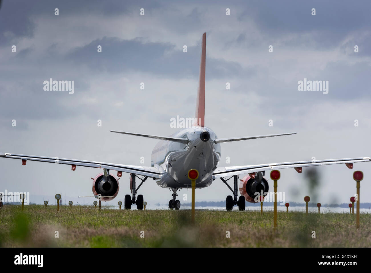 Takeoff aeroplane hi-res stock photography and images - Alamy