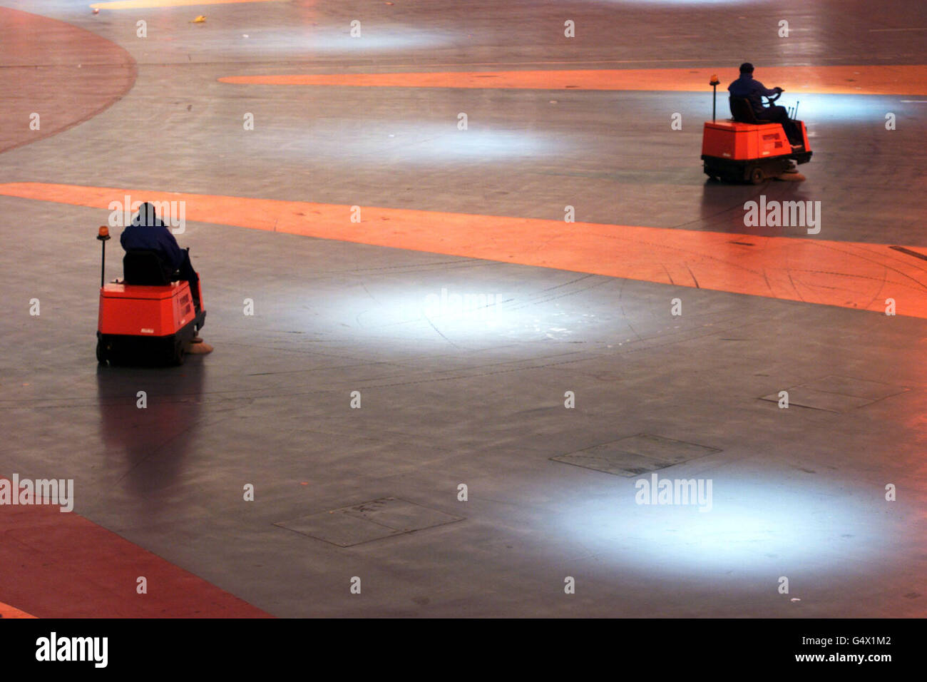 Millennium dome floor cleaning hi-res stock photography and images - Alamy