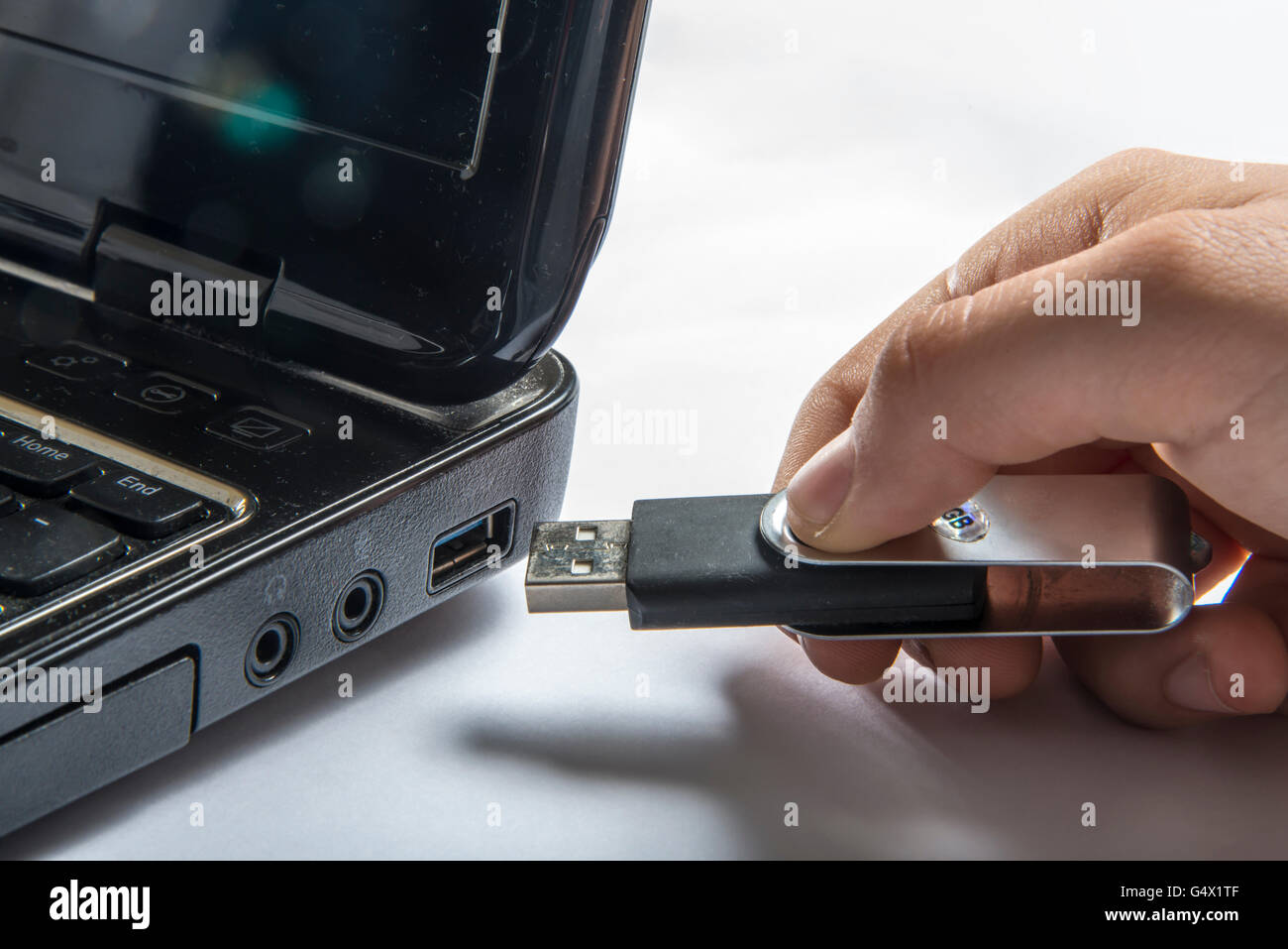Hand insert usb memory stick hi-res stock photography and images - Alamy