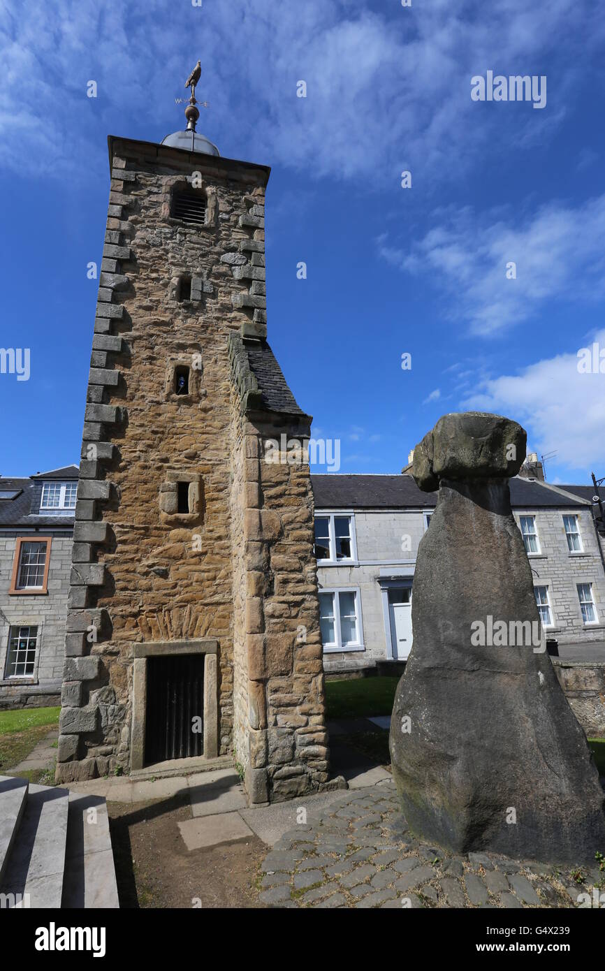 Clackmannan Tolbooth and Clack or Stone of Mannan Clackmannanshire ...
