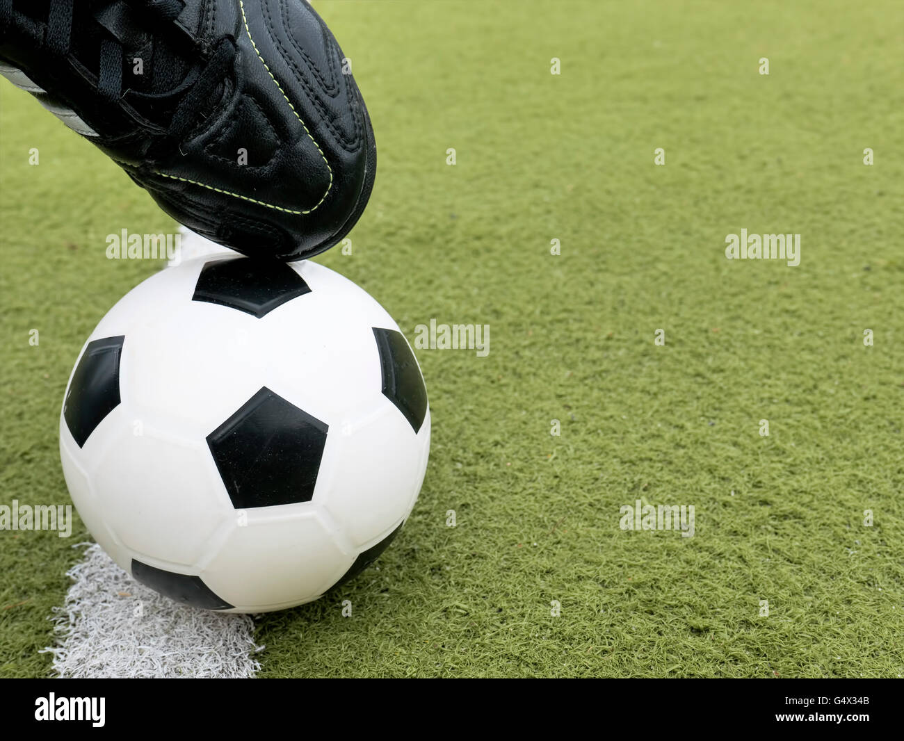 Football kick feet black hi-res stock photography and images - Alamy