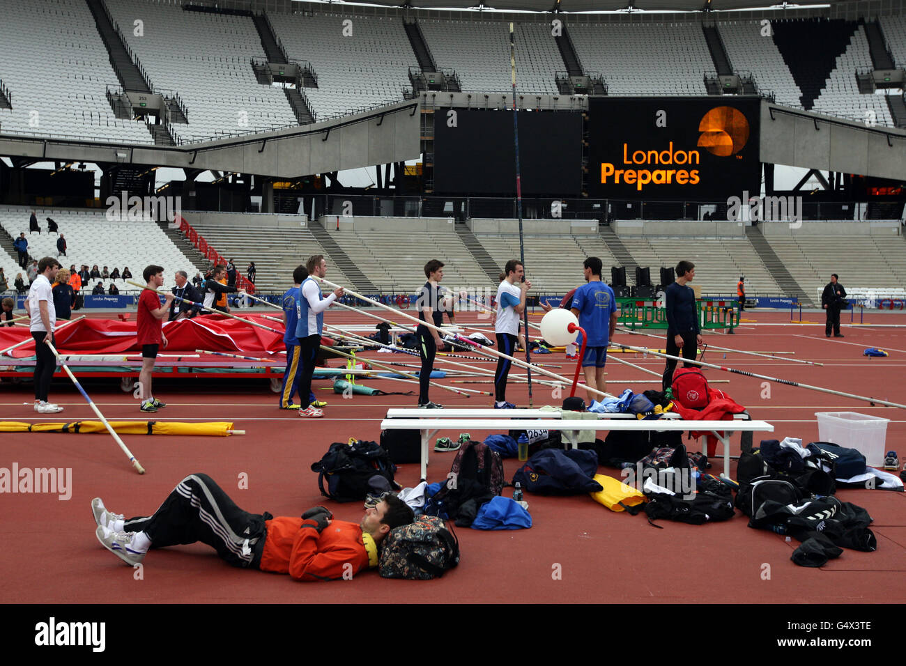 An athlete takes hi-res stock photography and images - Alamy