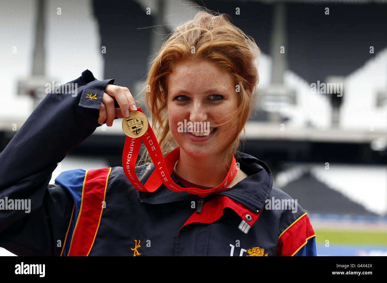 Pippa Woolven celebrates after winning gold in the Women's 2000 ...