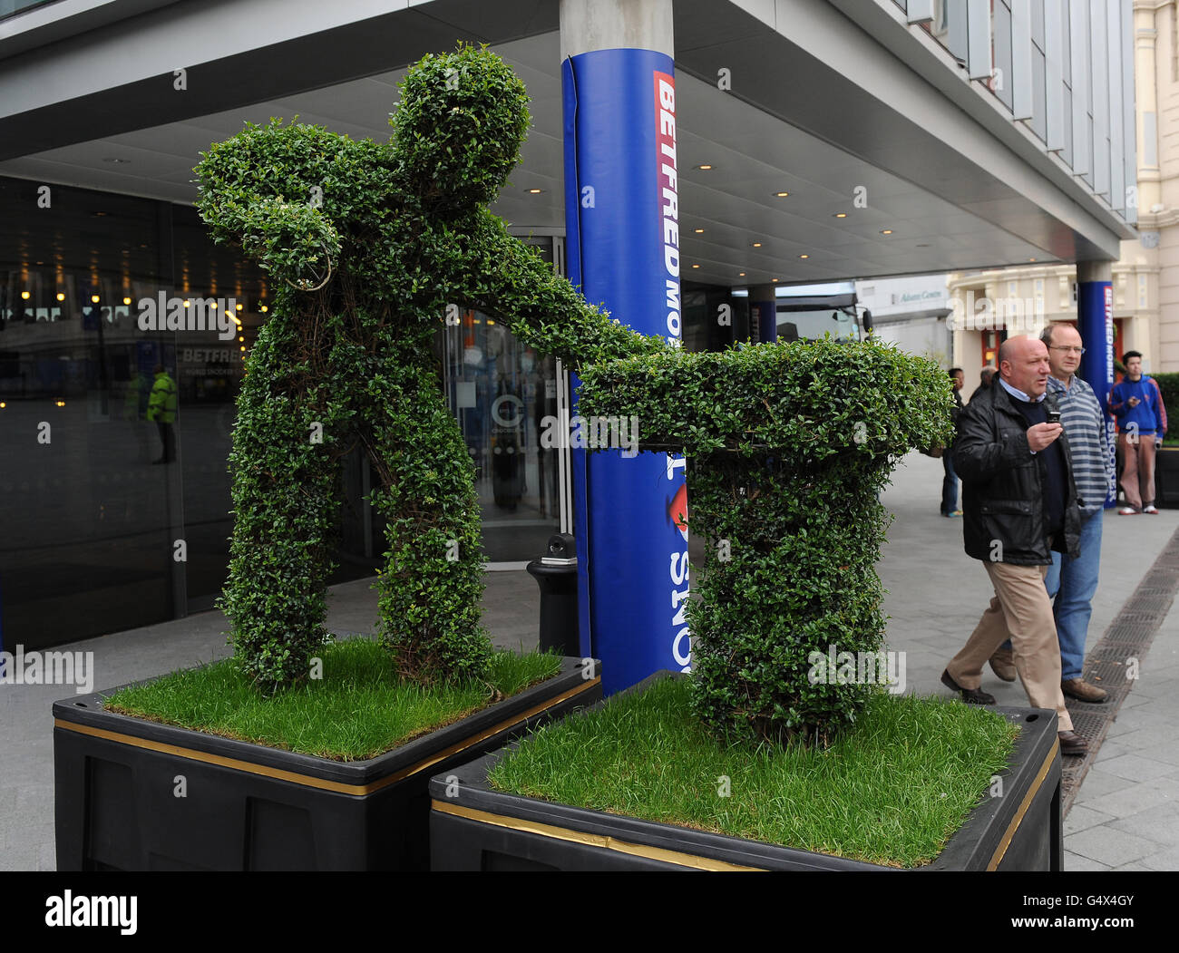 Crucible snooker fans hi-res stock photography and images - Alamy