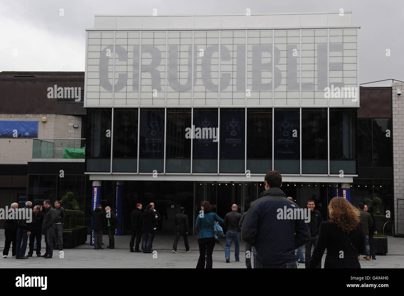 Crucible snooker fans hi-res stock photography and images - Alamy