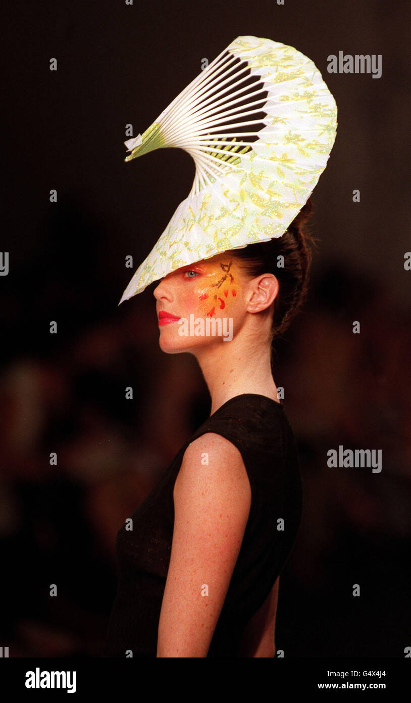 Model wearing hat on catwalk hi-res stock photography and images - Alamy
