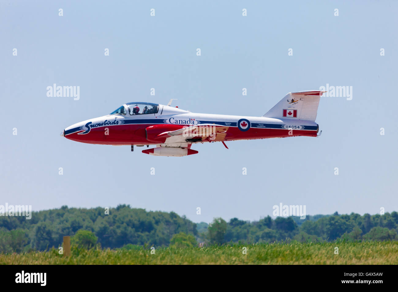 The RCAF 431 Air Demonstration Squardron - The Snowbirds - fly their ...