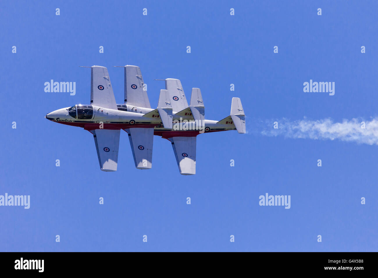 The RCAF 431 Air Demonstration Squardron - The Snowbirds - fly their ...