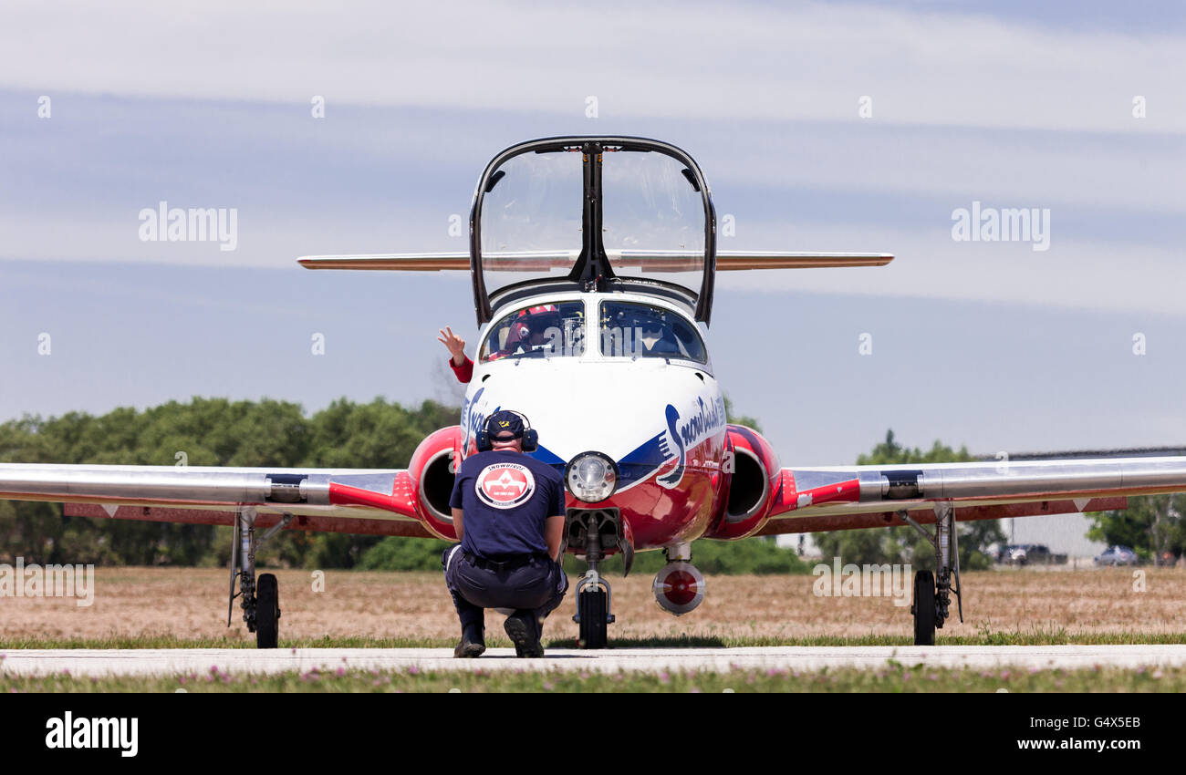 The RCAF 431 Air Demonstration Squardron - The Snowbirds - fly their ...
