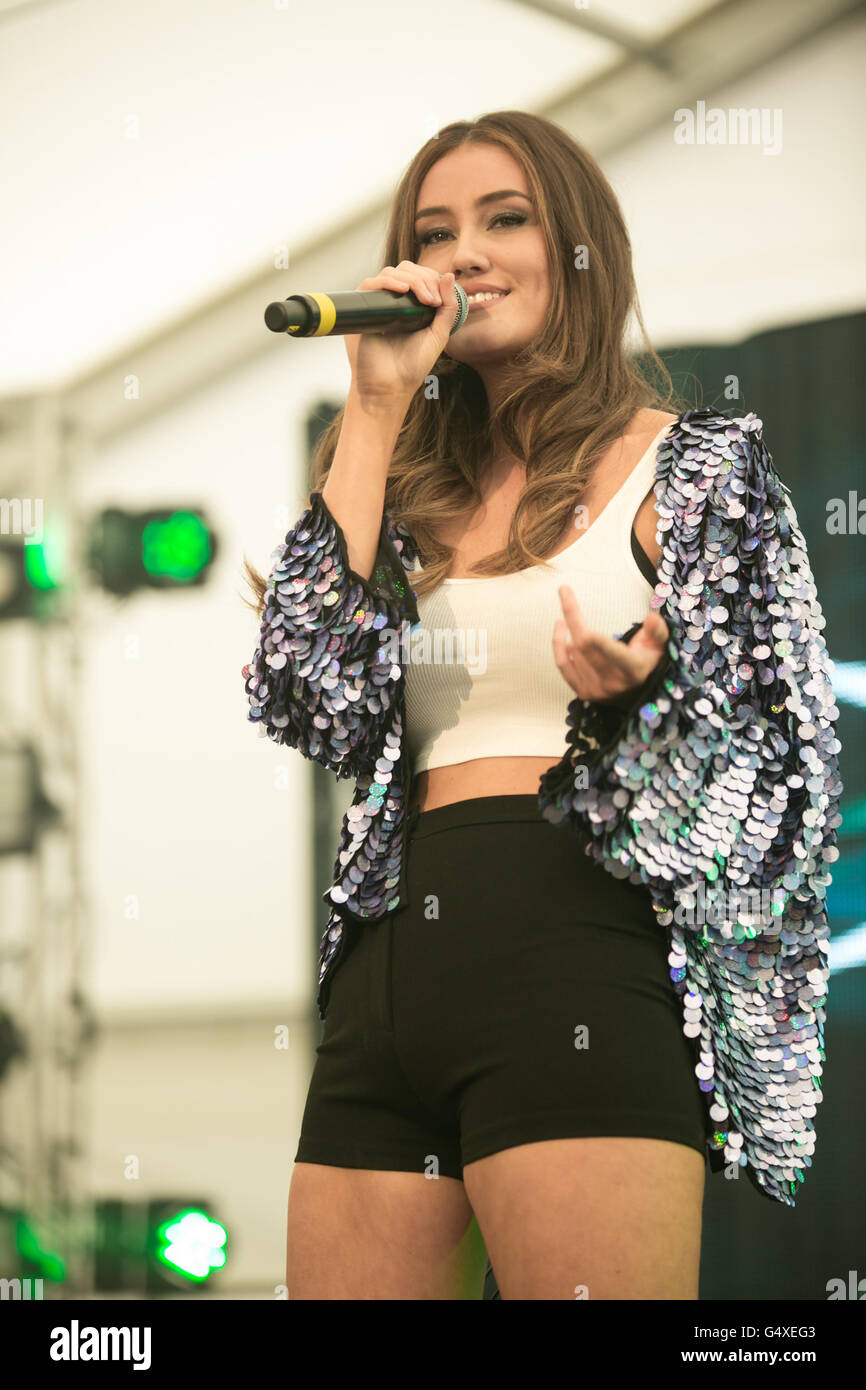 Dakota on stage hi-res stock photography and images - Alamy