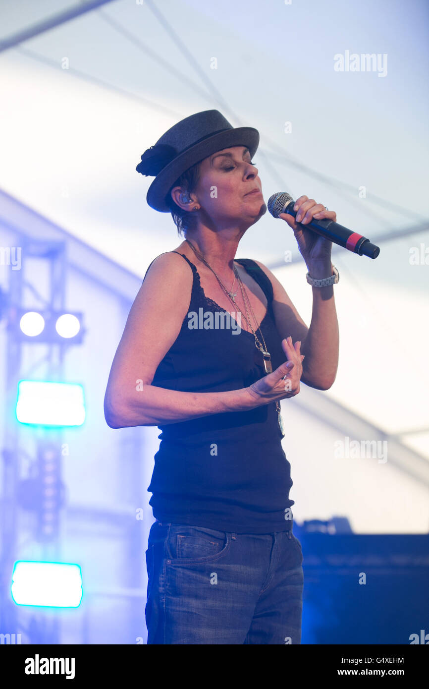 Lisa stansfield singer hi-res stock photography and images - Alamy