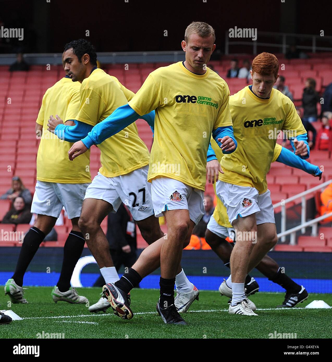 Arsenal t shirts hi-res stock photography and images - Alamy