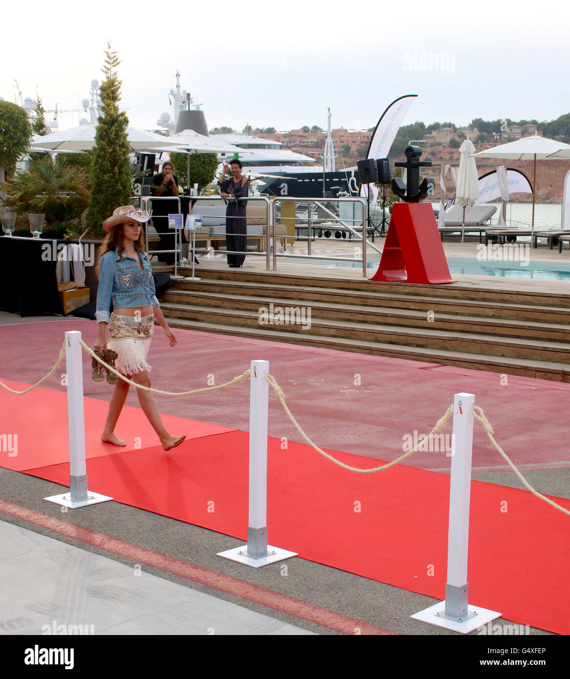 Fashion parade hi-res stock photography and images - Alamy