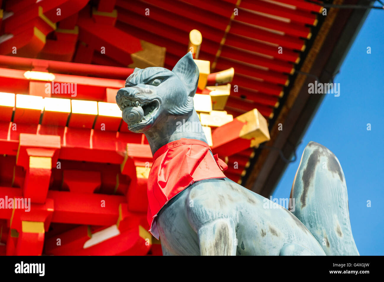 Fushimi inari taisha grand shrine hi-res stock photography and images ...