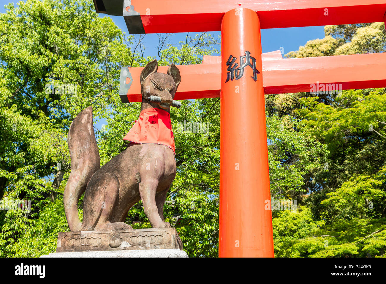 Fushimi inari taisha grand shrine hi-res stock photography and images ...