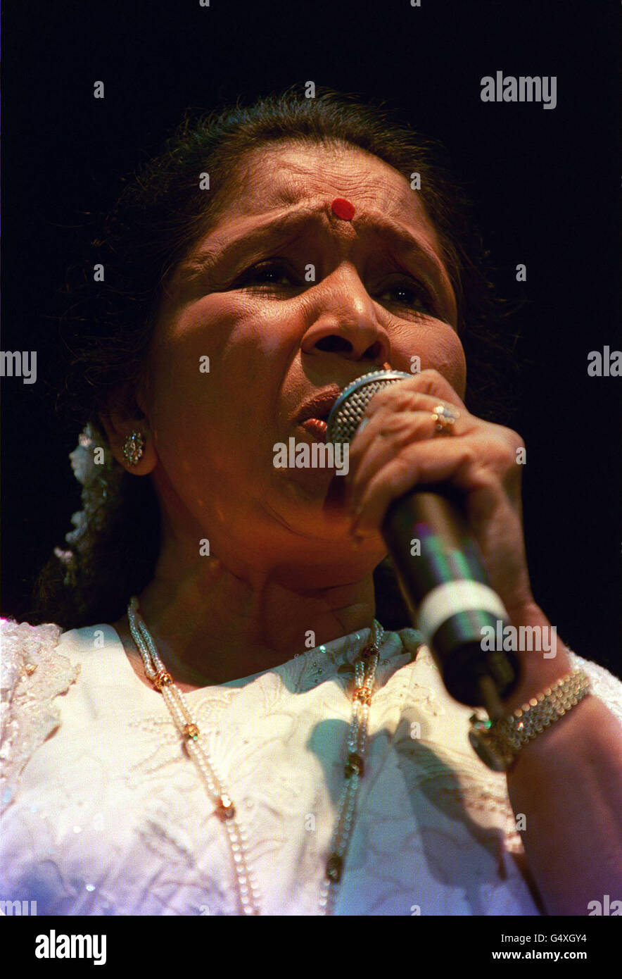 Asha bhosle hi-res stock photography and images - Alamy