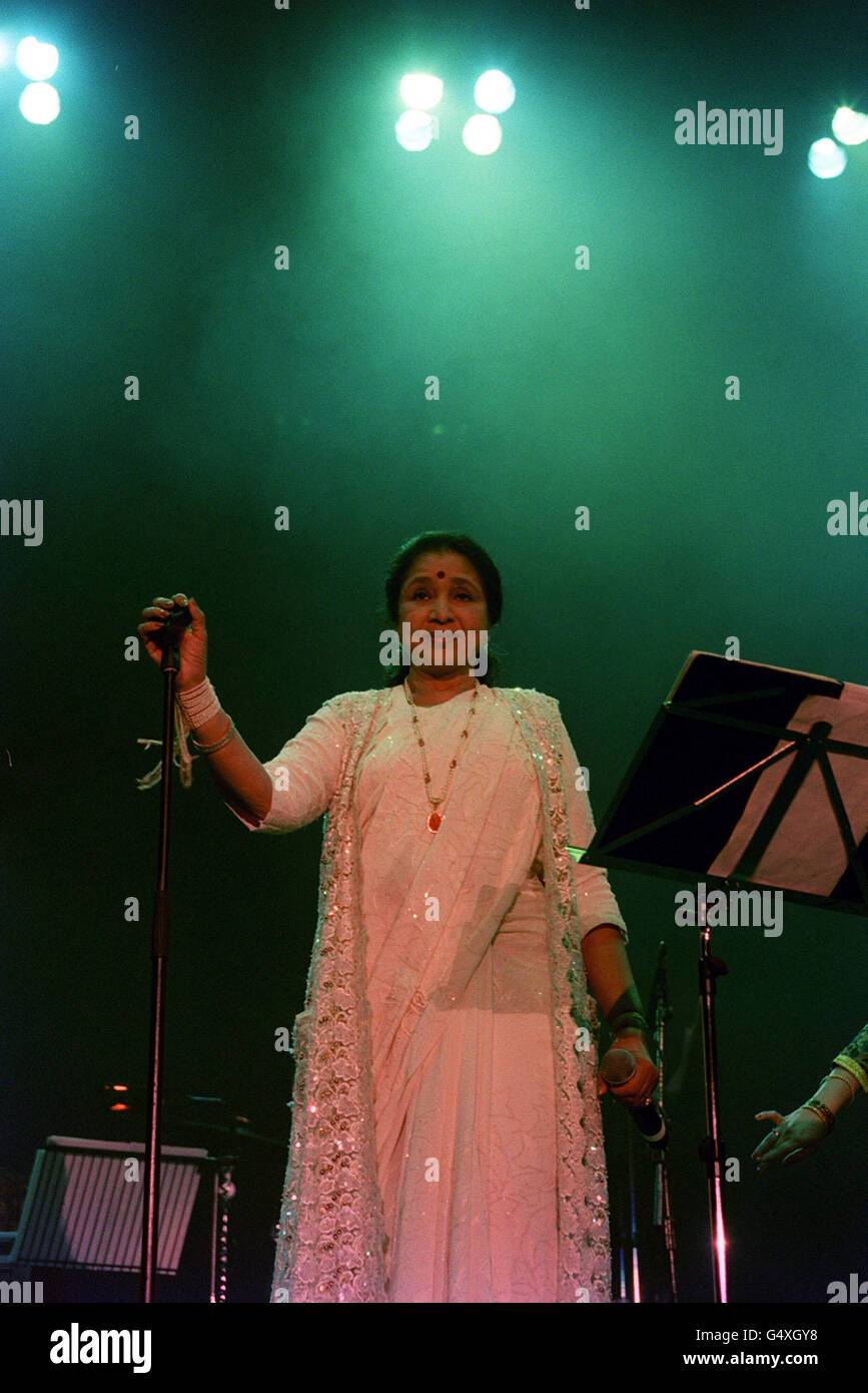Asha bhosle hi-res stock photography and images - Alamy