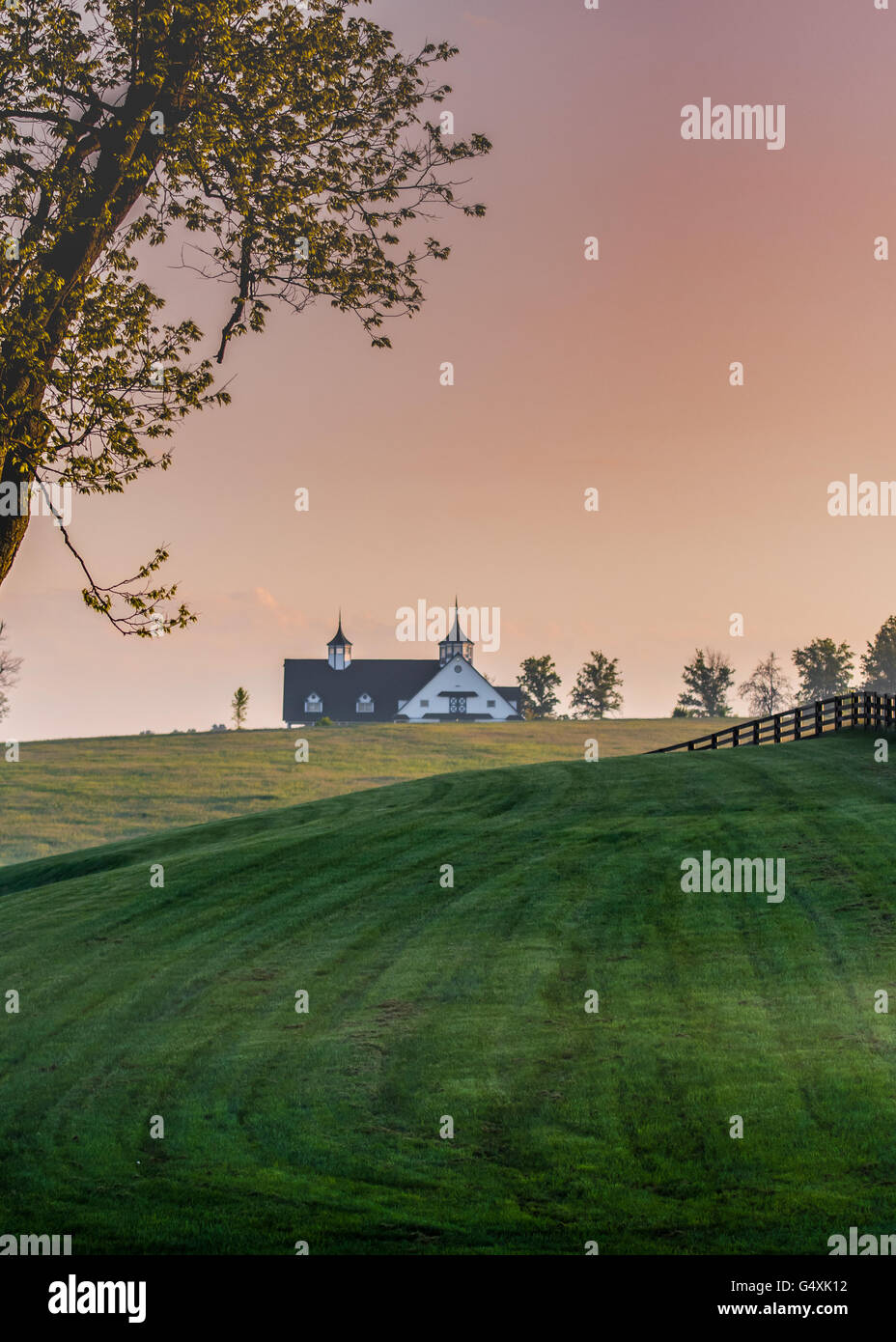 Farm hills structure hi-res stock photography and images - Alamy