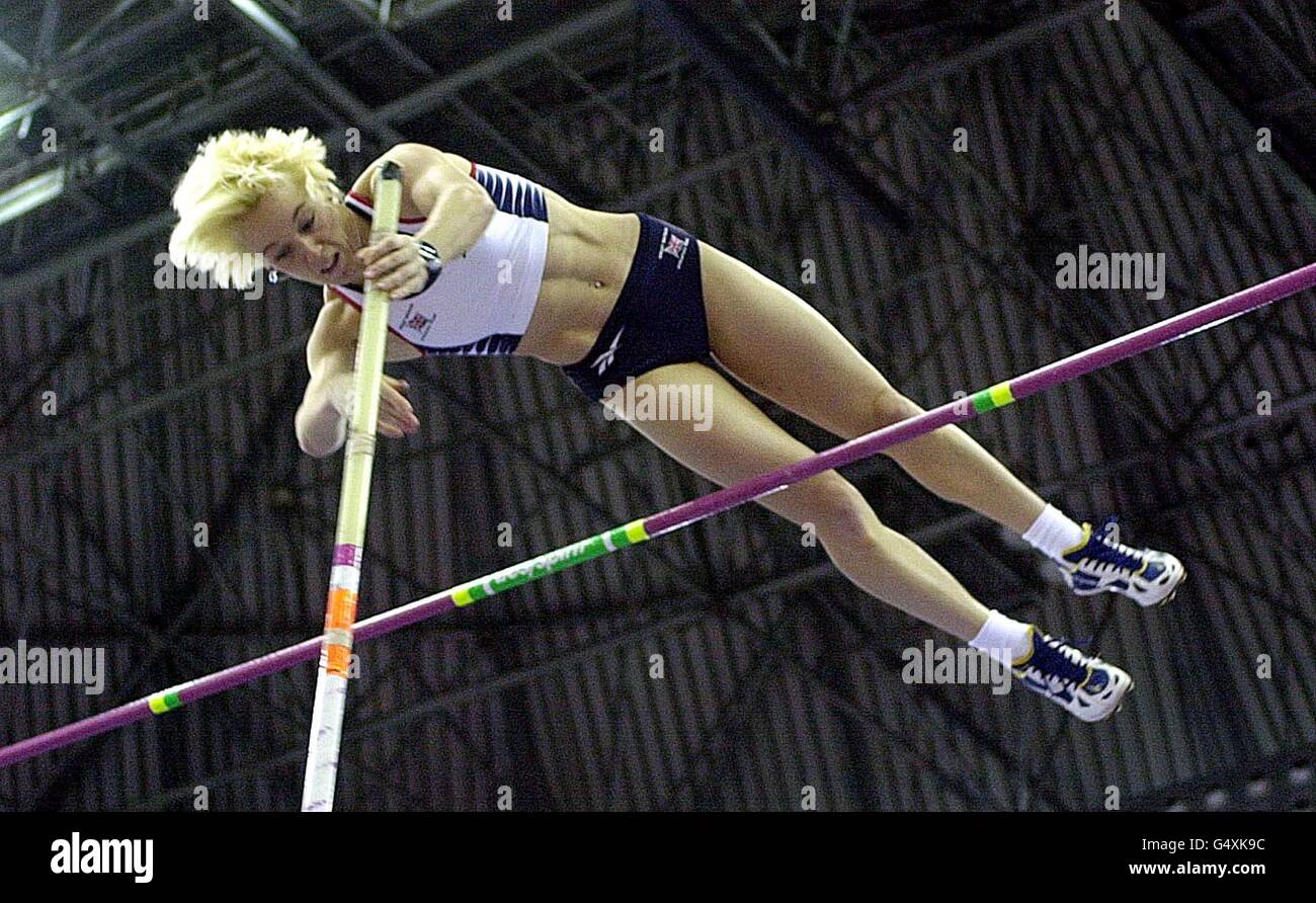 Janine Whitlock wins the Women's Pole Vault setting a Championship ...