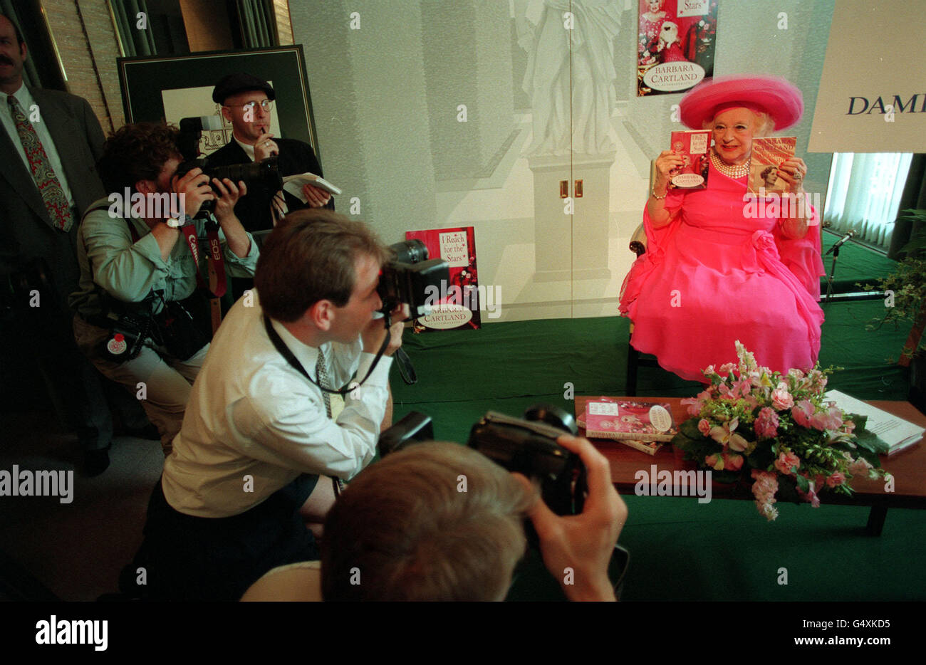 PA Photo 11/7/94 Dame Barbara Cartland at London's Berkeley Hotel with ...