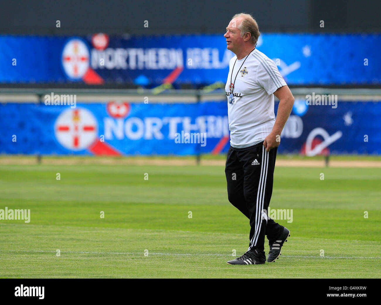 Jimmy nicholl at training session hi-res stock photography and images ...