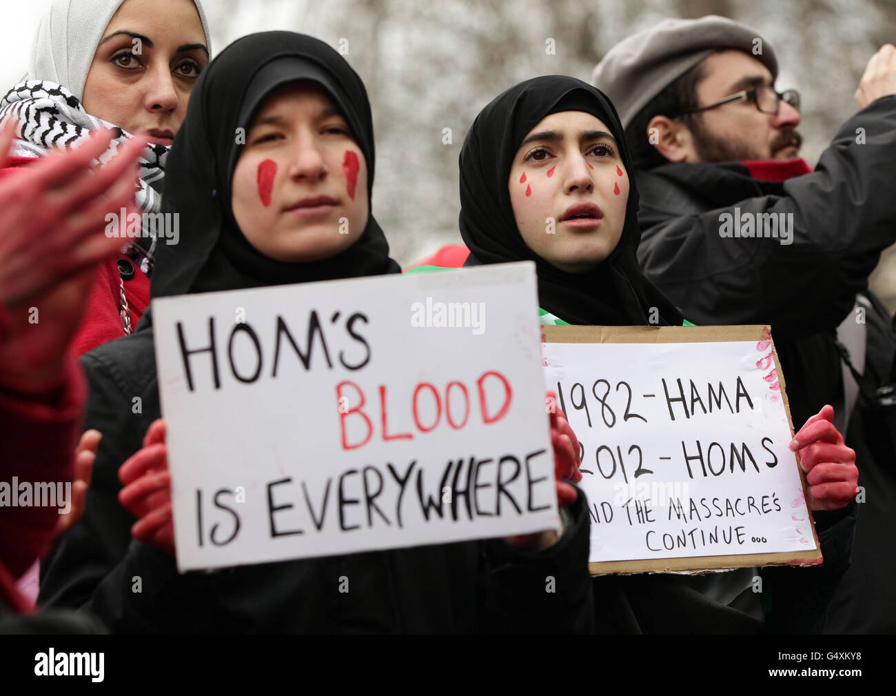 Protesters outside the syrian embassy in central london hi-res stock ...