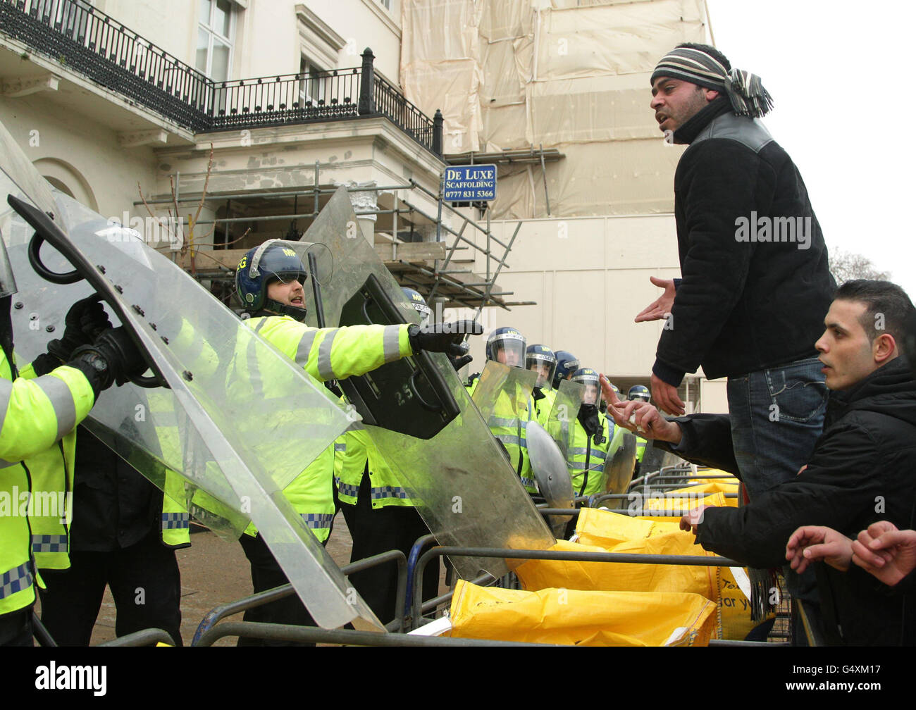Protesters outside the syrian embassy in central london hi-res stock ...
