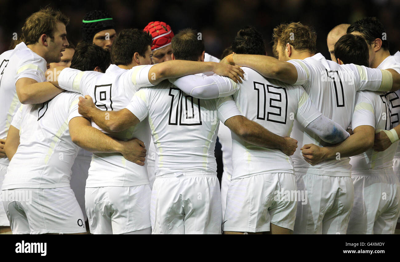 England rugby team huddle hi-res stock photography and images - Alamy