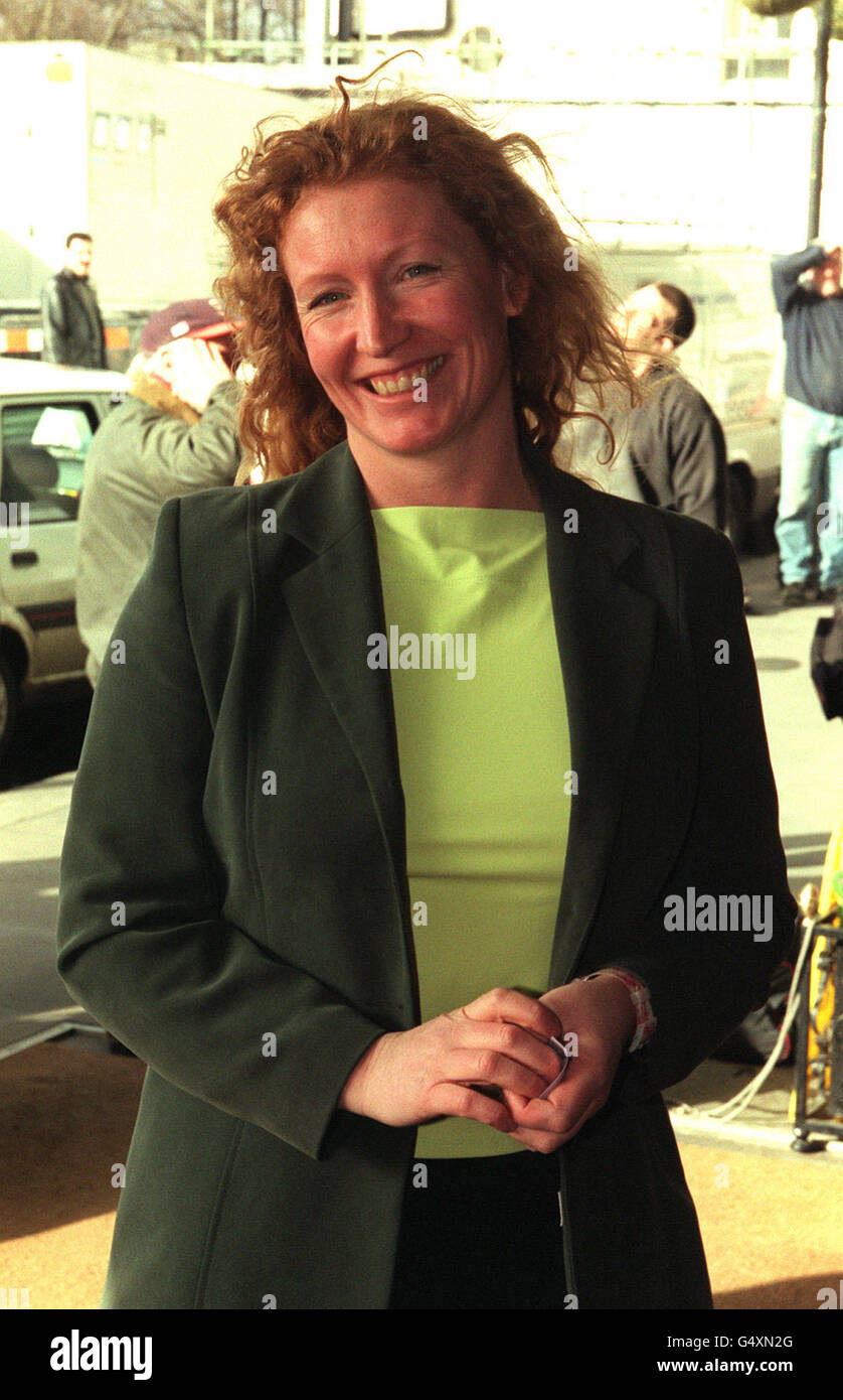 Charlie dimmock ground force hi-res stock photography and images - Alamy
