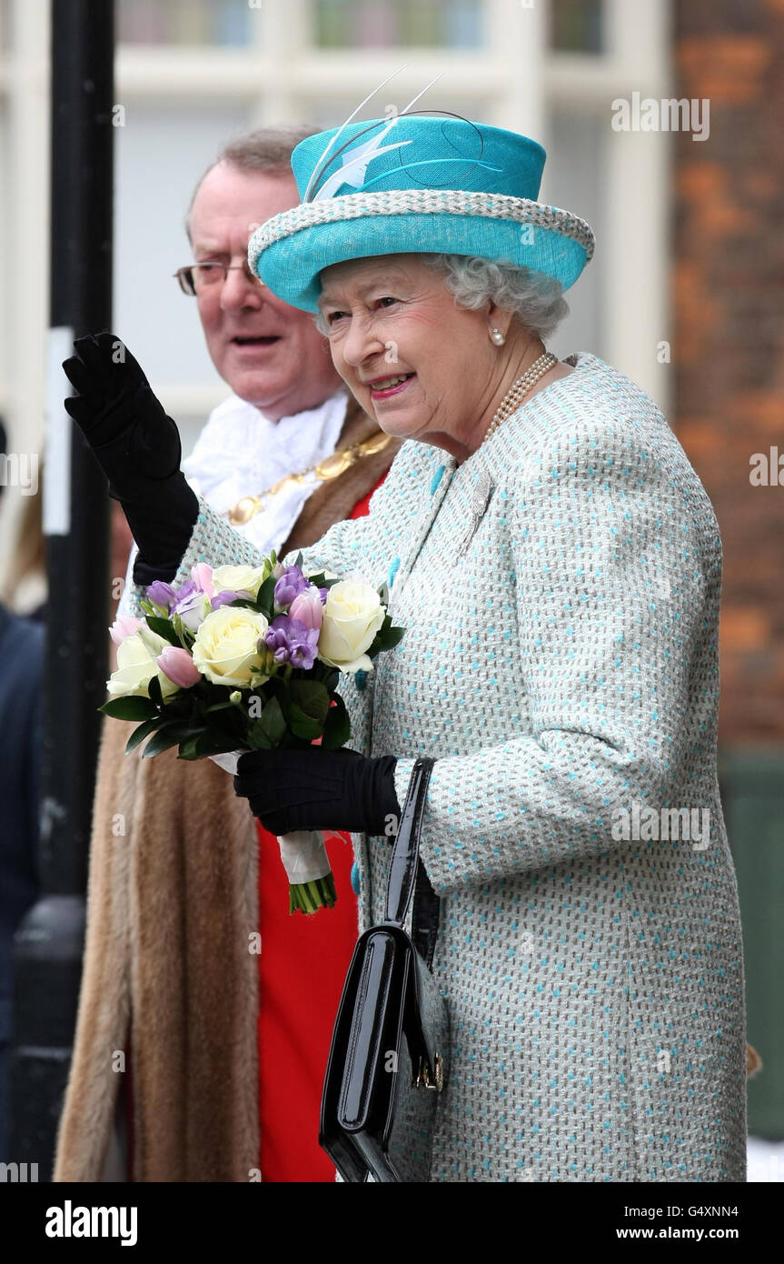 Queen visits Kings Lynn Stock Photo - Alamy