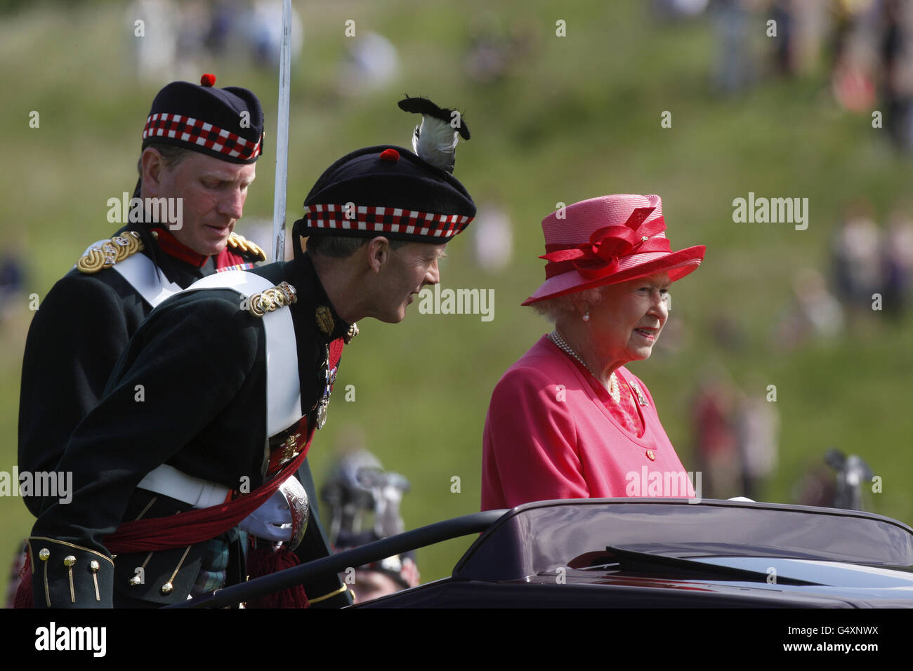 Queen presents regiment new Colours Stock Photo - Alamy