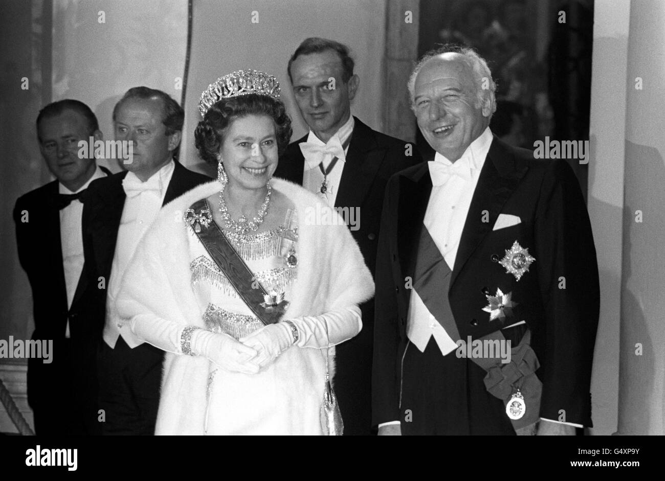 Queen elizabeth ii state visit germany Black and White Stock Photos ...