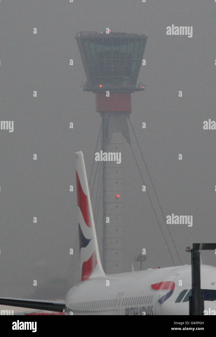 Fog today heathrow airport hi-res stock photography and images - Alamy
