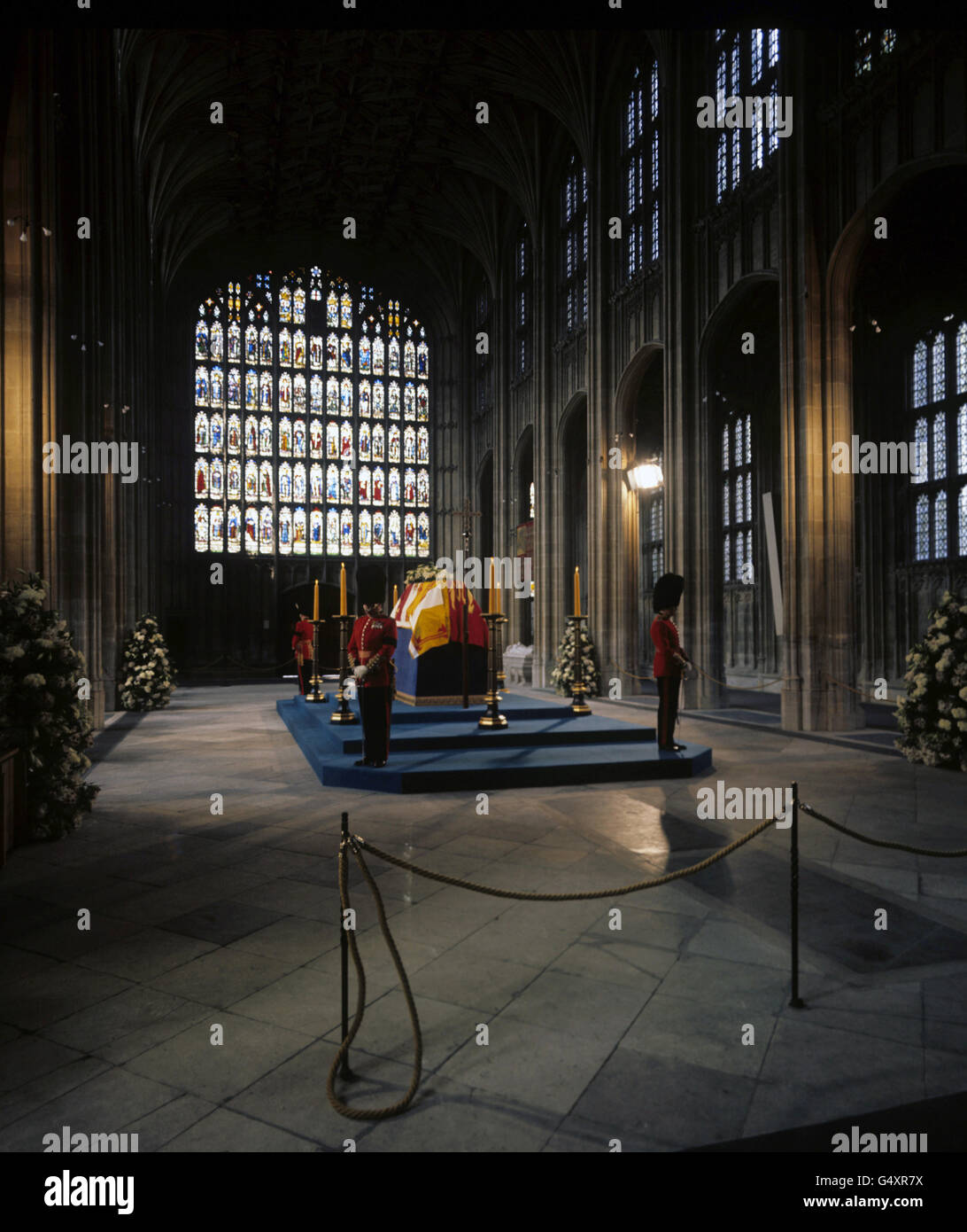 Duke windsor death coffin hi-res stock photography and images - Alamy