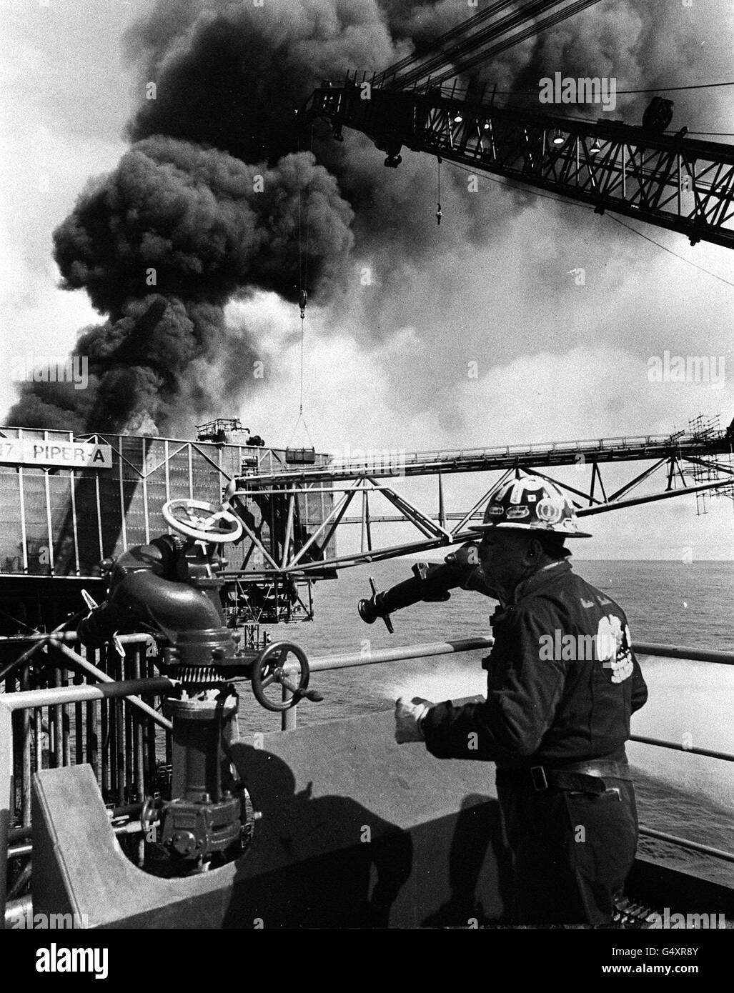 Piper alpha burning hi-res stock photography and images - Alamy