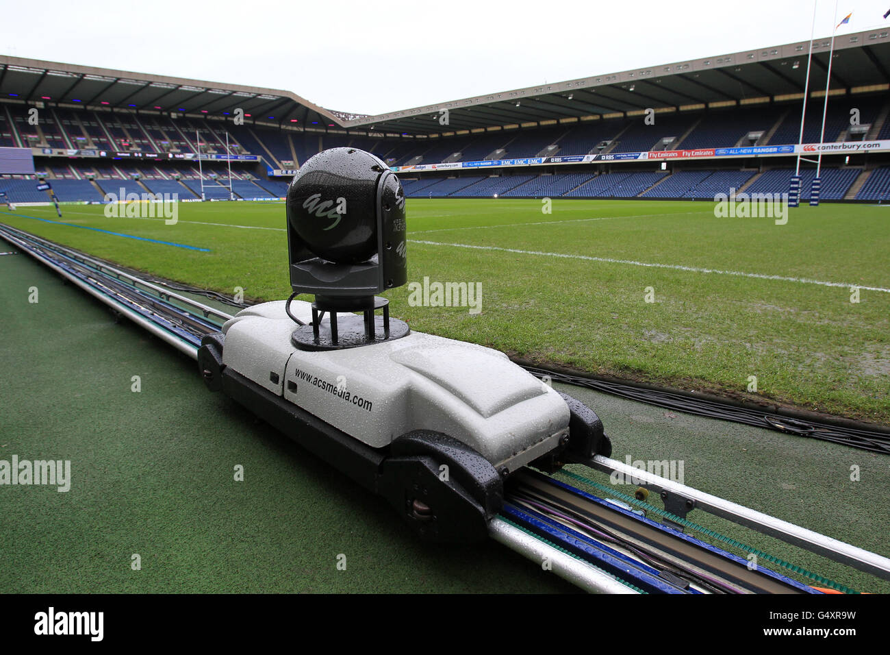 Pitchside camera hi-res stock photography and images - Alamy