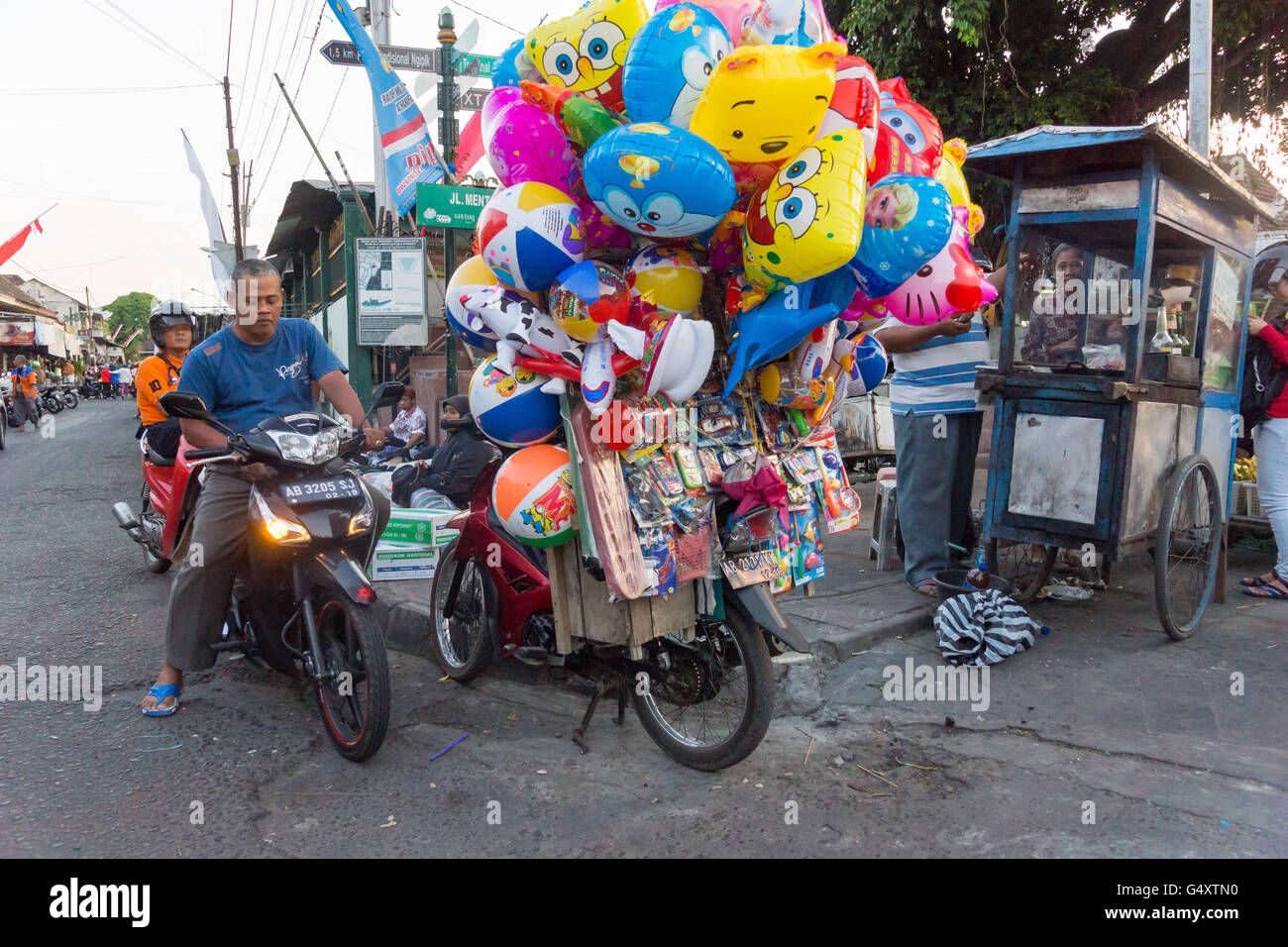 Indonesia, Java, Yogyakarta, Street Scene - Salesstands Stock Photo - Alamy
