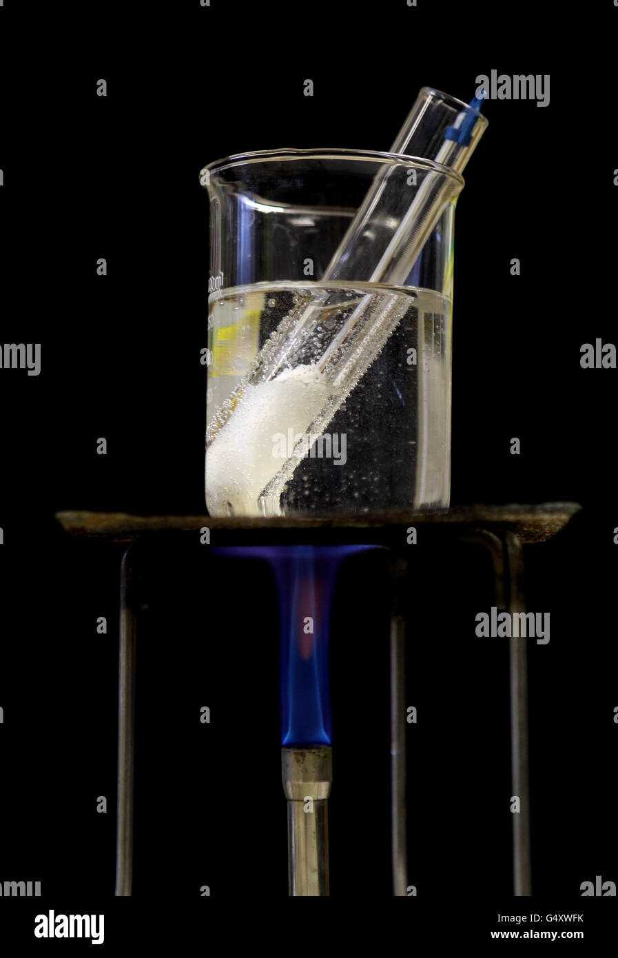 Flame test bunsen burner hi-res stock photography and images - Alamy