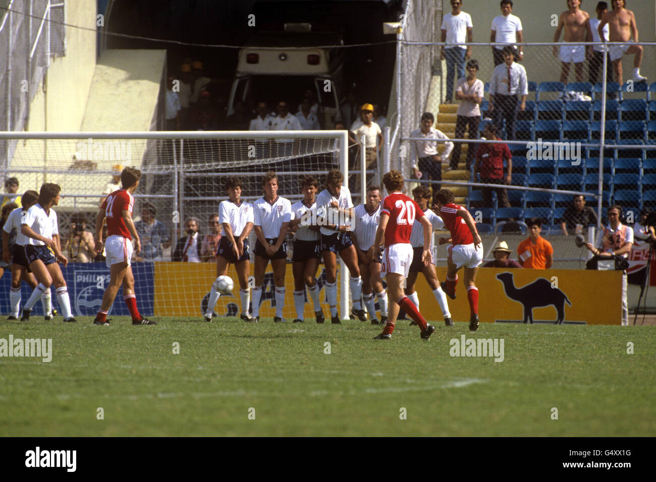 Soccer - FIFA World Cup Mexico 1986 - Group F - England v Poland ...