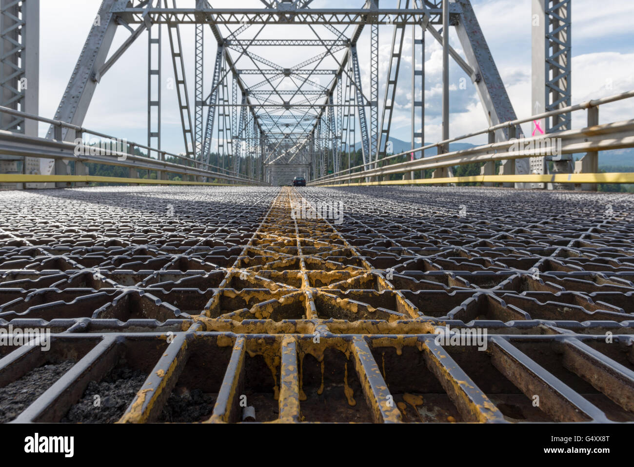 USA, Oregon, Pacific Crest Trail, Across the bridge on the Pacific ...