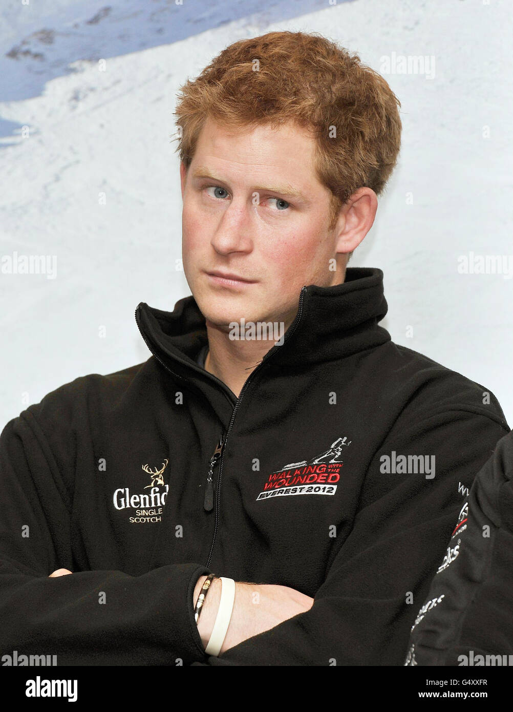 Prince harry listens hi-res stock photography and images - Alamy