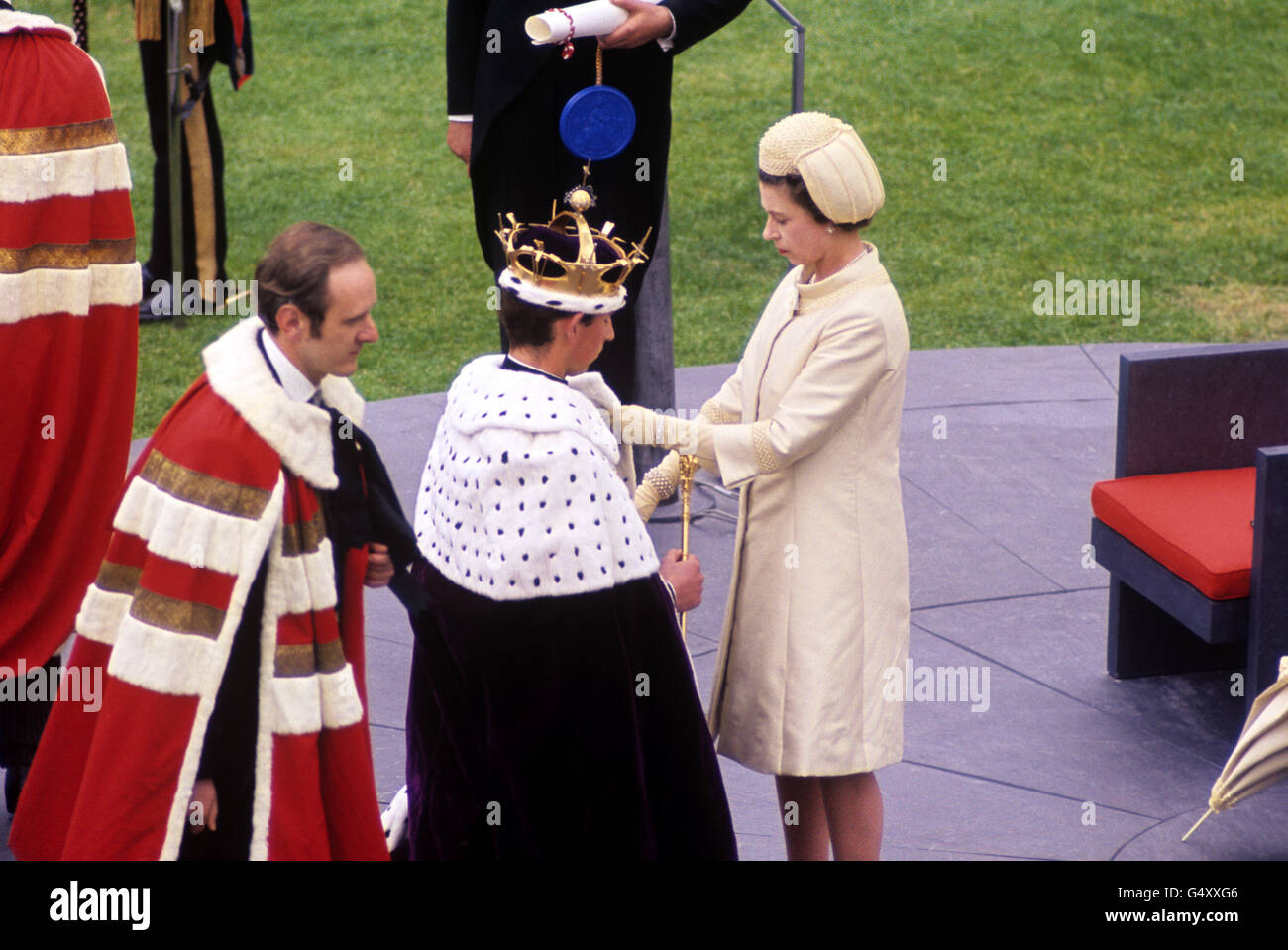 Queen elizabeth ii adjusts the robe of her son hi-res stock photography ...