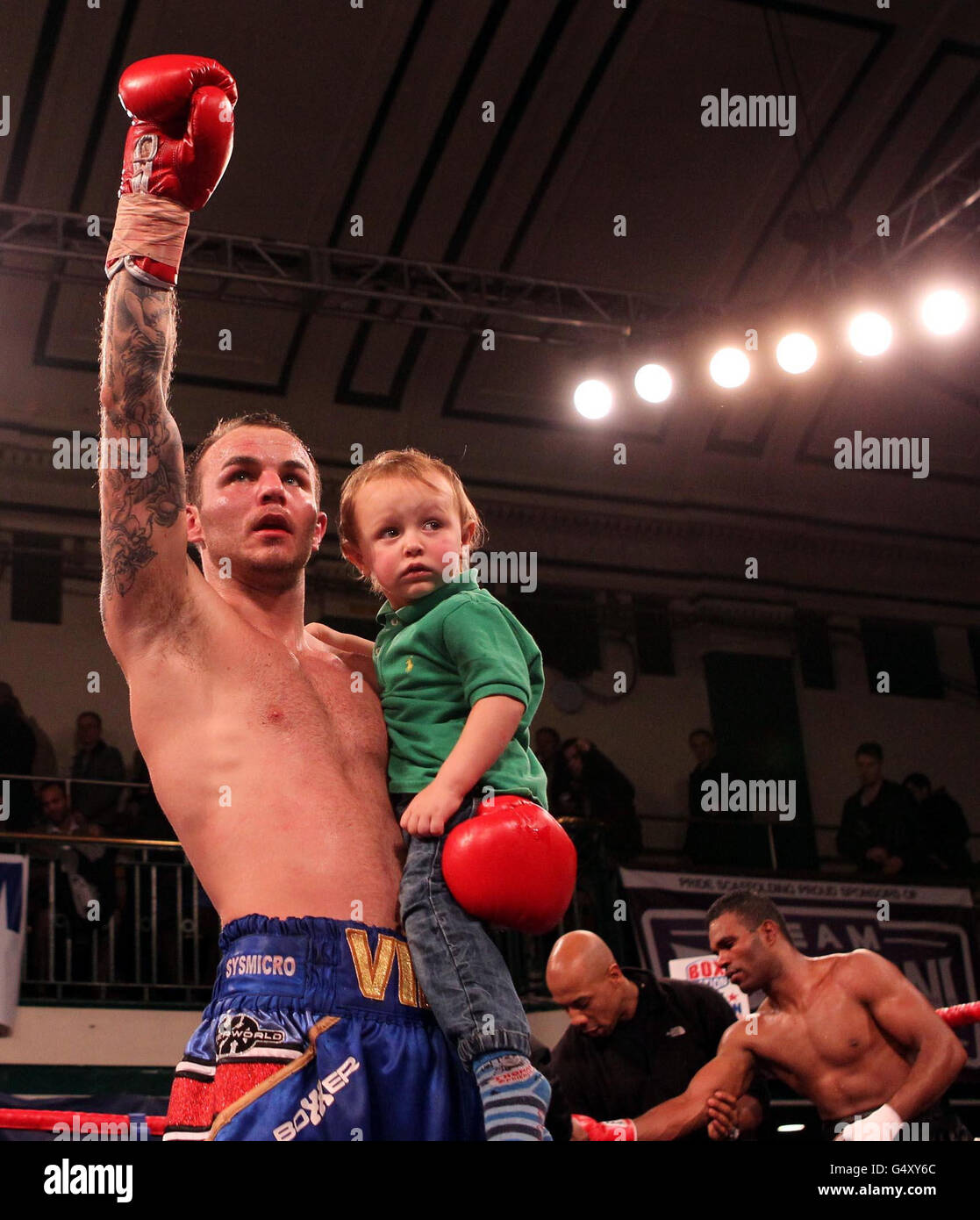 Boxing - Kevin Mitchell v Felix Lora - York Hall Stock Photo - Alamy
