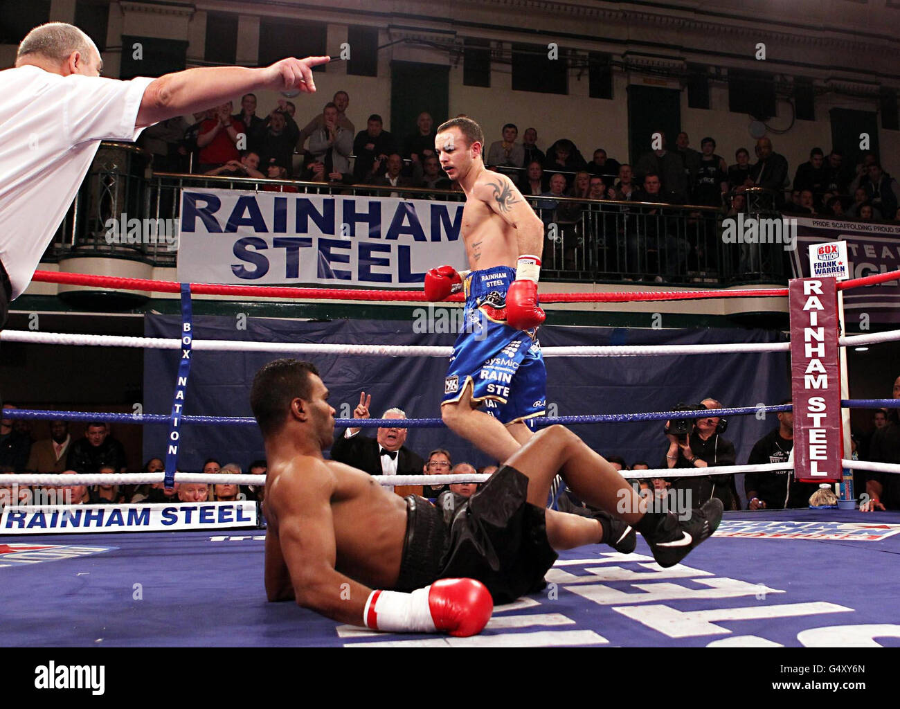 Boxing - Kevin Mitchell v Felix Lora - York Hall Stock Photo - Alamy