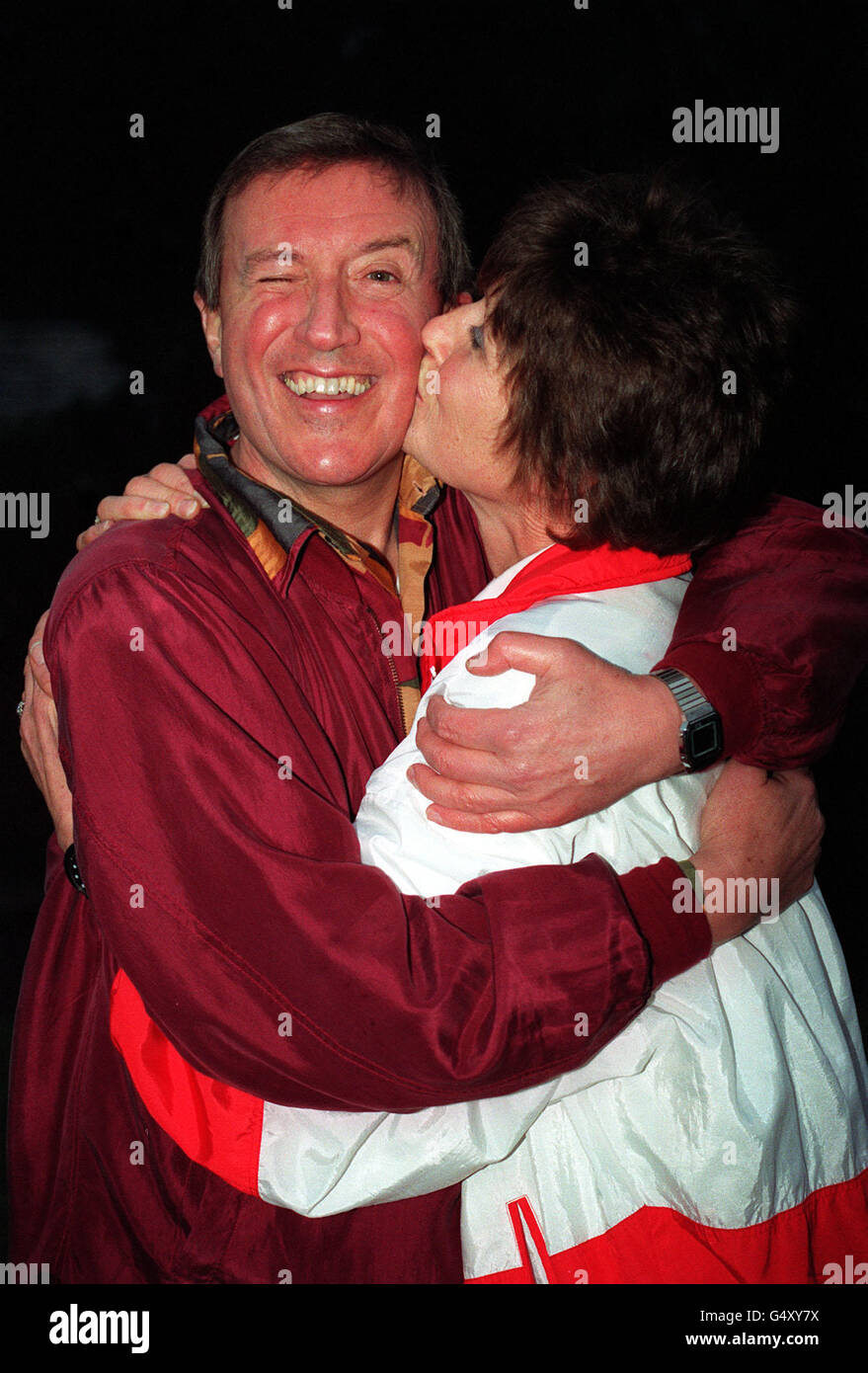 Winking celebrity smiling arms around hugging hi-res stock photography ...