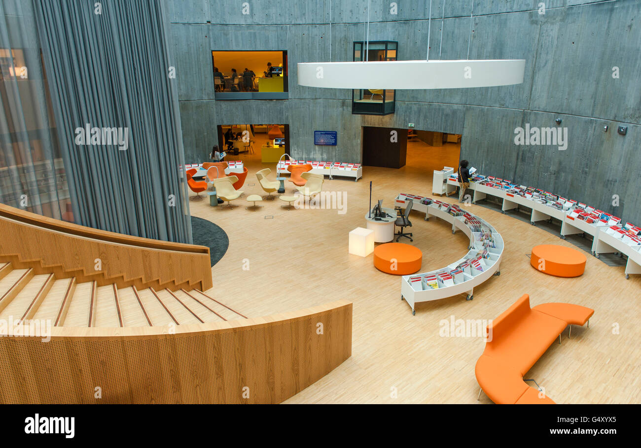 Opened 2015, the civic library of Le Havre is at home in Oskar Niemeyer ...